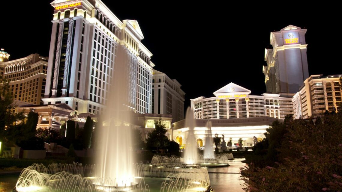 43 Things You Didn't Know About Las Vegas Pools, Splash Pads ...